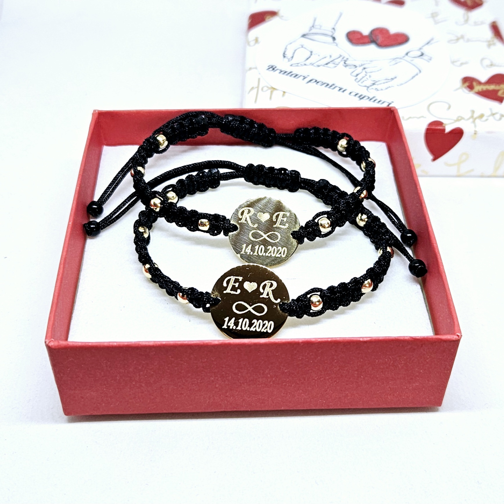 Set de 2 bratari personalizate cu initiale si data la alegere si semnul ...